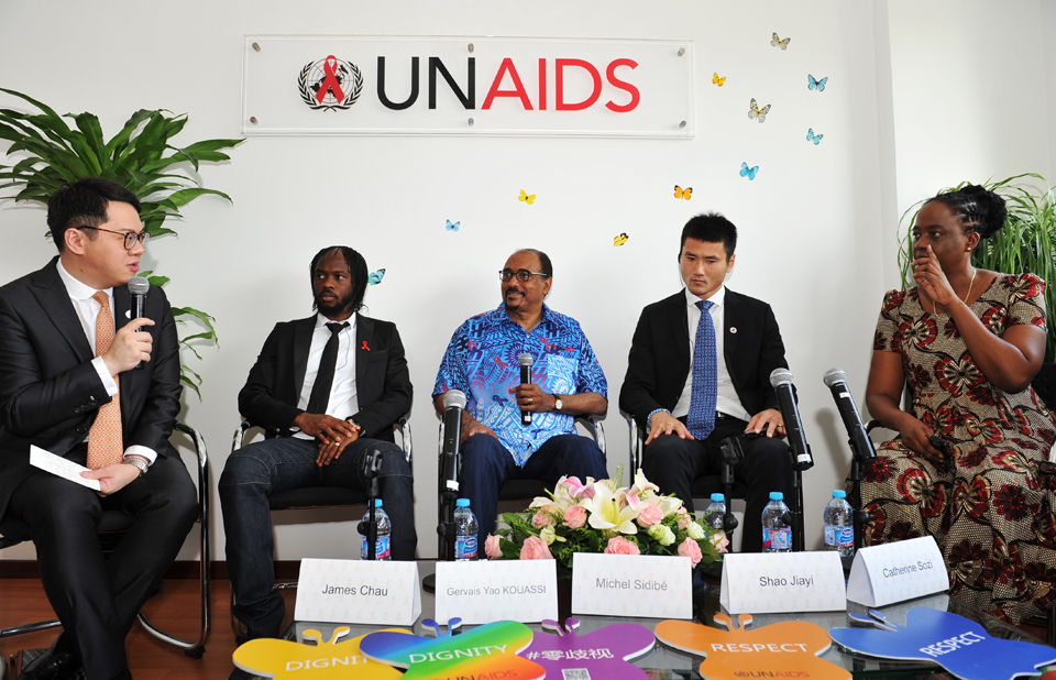 Football stars promote HIV prevention in China | UNAIDS
