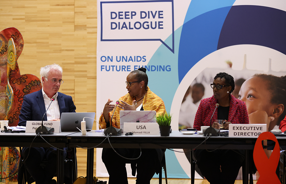 Governments step up to close the resource gap for UNAIDS work to end ...