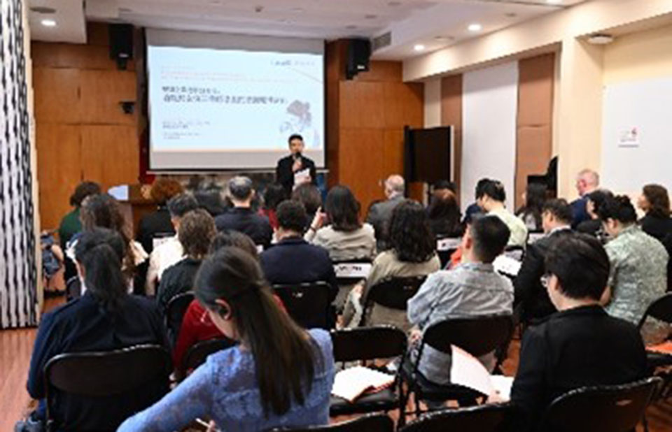 Women living with HIV in China unite to confront discrimination | UNAIDS