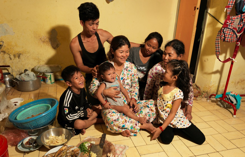 The many faces of a Cambodian entertainment worker | UNAIDS